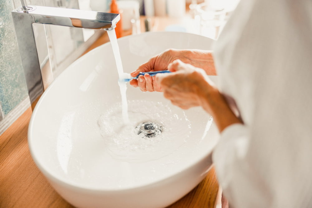 Why You Should Turn Off the Water While Brushing Your Teeth – Ecofam